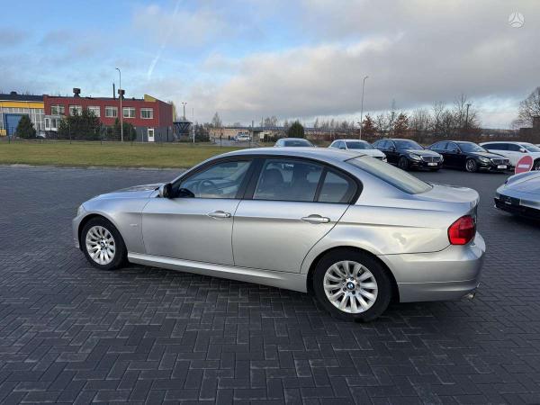 Grey BMW 318 2009 in Telschi, with an engine capacity of 2.00 L and mileage of 234 thousand km for 2999 €, photo 4 on AUTOMOTO.COM.LV