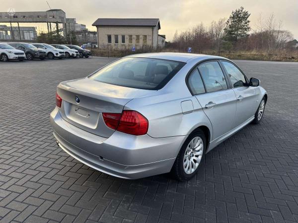 Grey BMW 318 2009 in Telschi, with an engine capacity of 2.00 L and mileage of 234 thousand km for 2999 €, photo 7 on AUTOMOTO.COM.LV