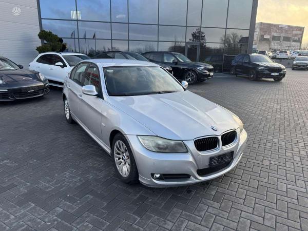 Grey BMW 318 2009 in Telschi, with an engine capacity of 2.00 L and mileage of 234 thousand km for 2999 €, photo 10 on AUTOMOTO.COM.LV