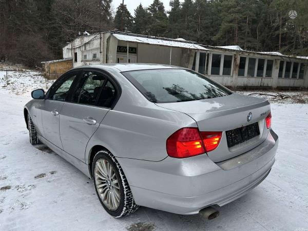 Grey BMW 318 2009 in Vilnius, with an engine capacity of 2.00 L and mileage of 220 thousand km for 2750 €, photo 4 on AUTOMOTO.COM.LV