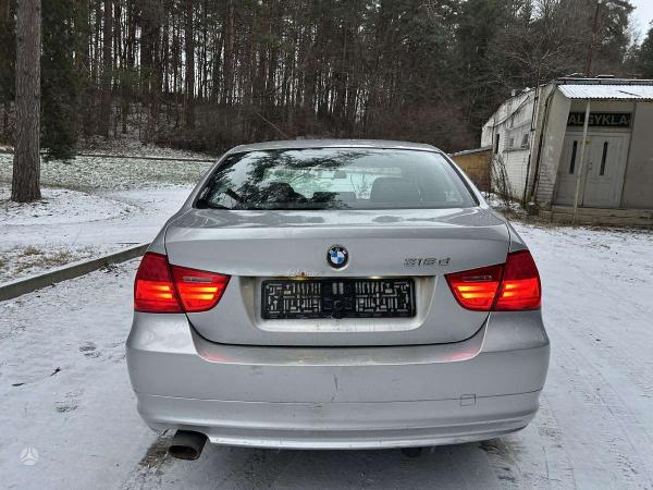 Grey BMW 318 2009 in Vilnius, with an engine capacity of 2.00 L and mileage of 220 thousand km for 2750 €, photo 5 on AUTOMOTO.COM.LV