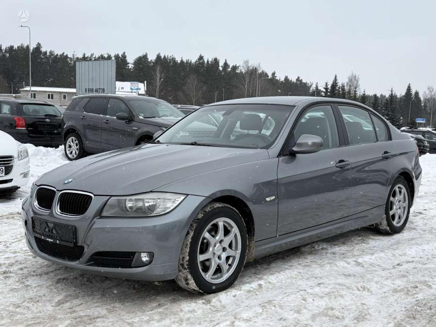 Grey BMW 318 2009 in Utena, with an engine capacity of 2.00 L and mileage of 260 thousand km for 4950 €, photo 1 on AUTOMOTO.COM.LV