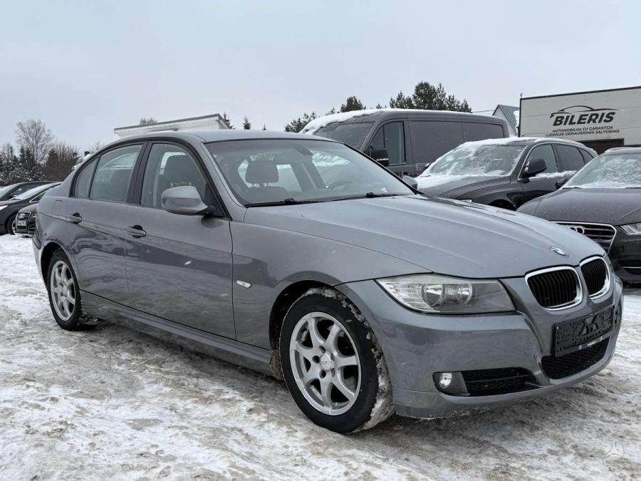 Grey BMW 318 2009 in Utena, with an engine capacity of 2.00 L and mileage of 260 thousand km for 4950 €, photo 2 on AUTOMOTO.COM.LV