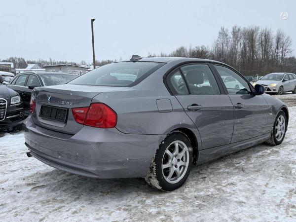 Pelēks BMW 318 2009 Utena, ar dzinēja tilpumu 2.00 L un nobraukumu 260 tūkst. km par 4950 €, foto 4 vietnē AUTOMOTO.COM.LV