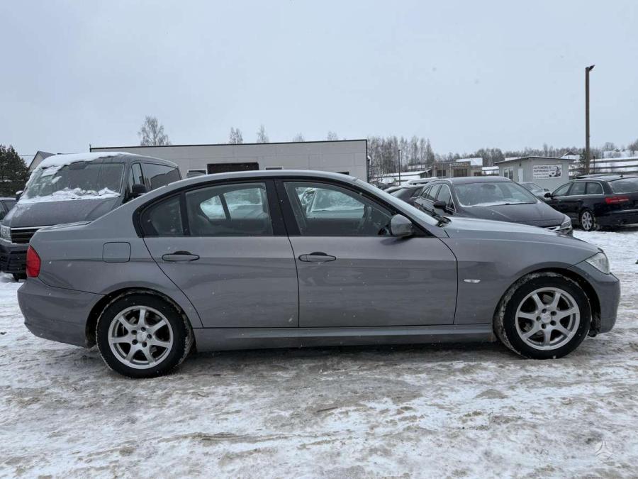 Grey BMW 318 2009 in Utena, with an engine capacity of 2.00 L and mileage of 260 thousand km for 4950 €, photo 5 on AUTOMOTO.COM.LV