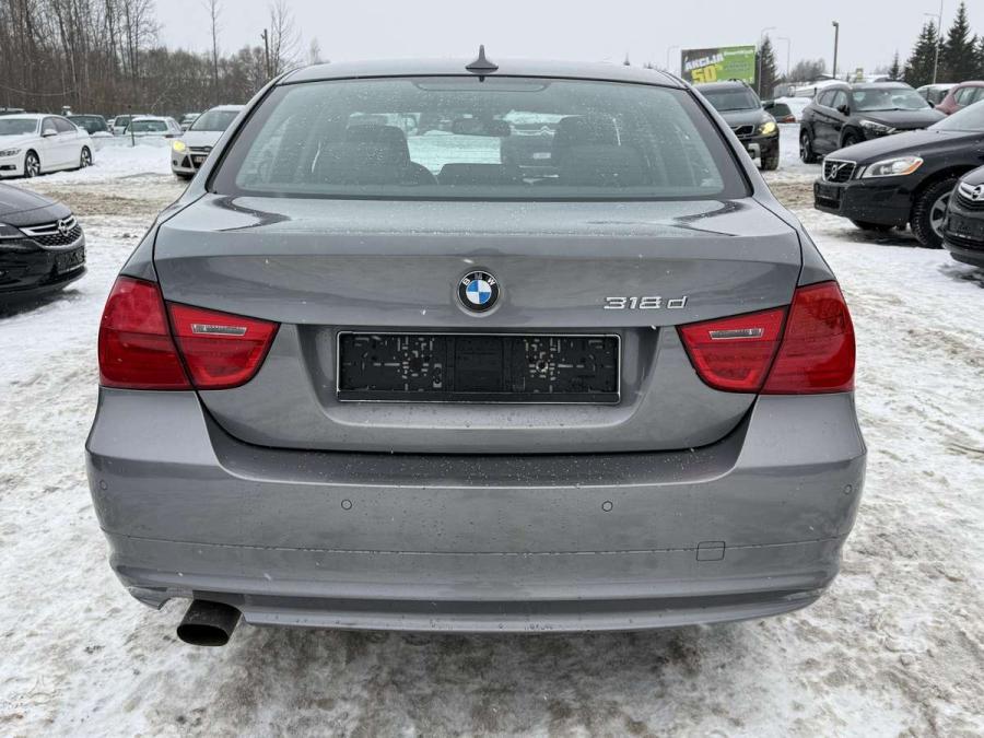Grey BMW 318 2009 in Utena, with an engine capacity of 2.00 L and mileage of 260 thousand km for 4950 €, photo 7 on AUTOMOTO.COM.LV