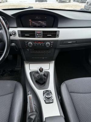 Grey BMW 318 2009 in Utena, with an engine capacity of 2.00 L and mileage of 260 thousand km for 4950 €, photo 10 on AUTOMOTO.COM.LV