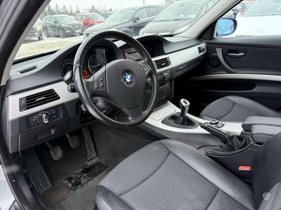 Grey BMW 318 2009 in Utena, with an engine capacity of 2.00 L and mileage of 260 thousand km for 4950 €, photo 13 on AUTOMOTO.COM.LV