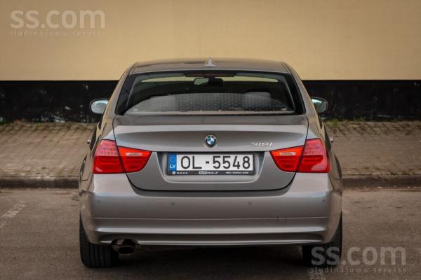 Grey BMW 318 2009 in Talsi, with an engine capacity of 2.00 L and mileage of 207 thousand km for 5950 €, photo 5 on AUTOMOTO.COM.LV