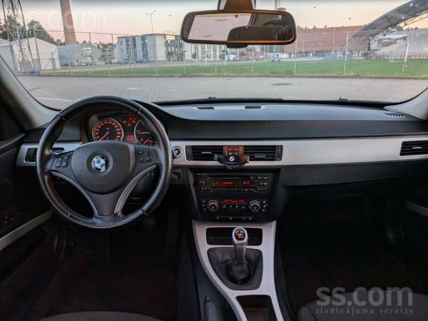Grey BMW 318 2009 in Valmiera, with an engine capacity of 2.00 L and mileage of 355 thousand km for 3750 €, photo 5 on AUTOMOTO.COM.LV
