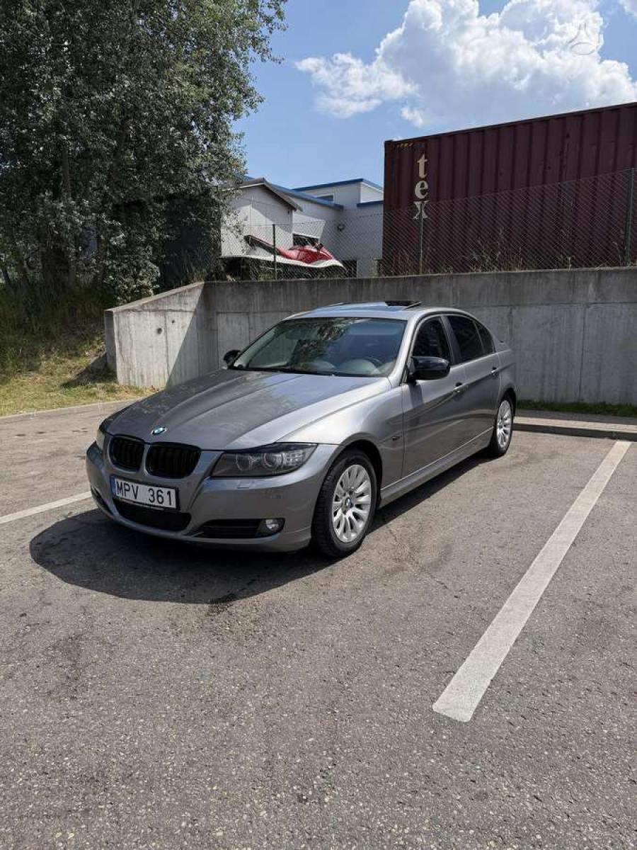 Grey BMW 318 2009 in Vilnius, with an engine capacity of 2.00 L and mileage of 274 thousand km for 3900 €, photo 4 on AUTOMOTO.COM.LV