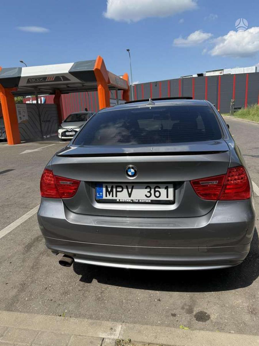 Grey BMW 318 2009 in Vilnius, with an engine capacity of 2.00 L and mileage of 274 thousand km for 3900 €, photo 6 on AUTOMOTO.COM.LV