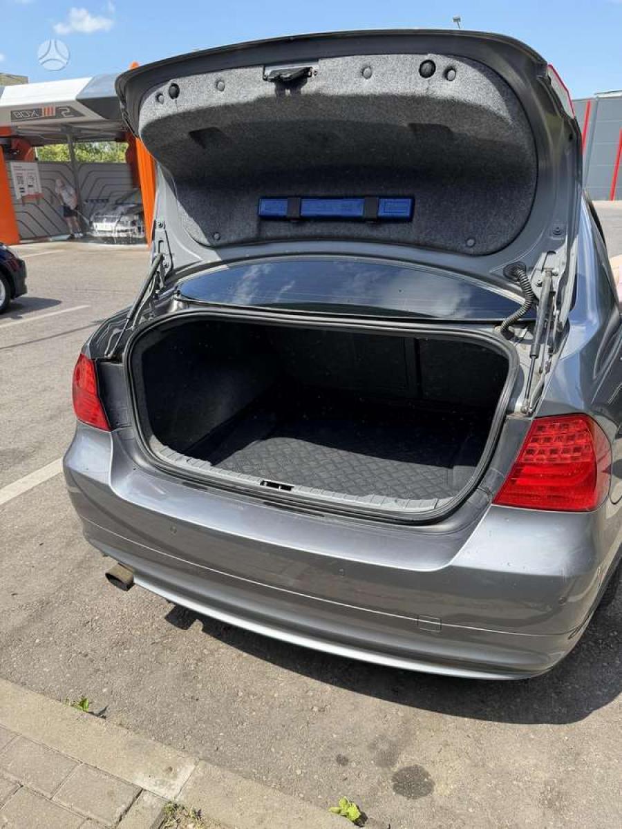 Grey BMW 318 2009 in Vilnius, with an engine capacity of 2.00 L and mileage of 274 thousand km for 3900 €, photo 7 on AUTOMOTO.COM.LV