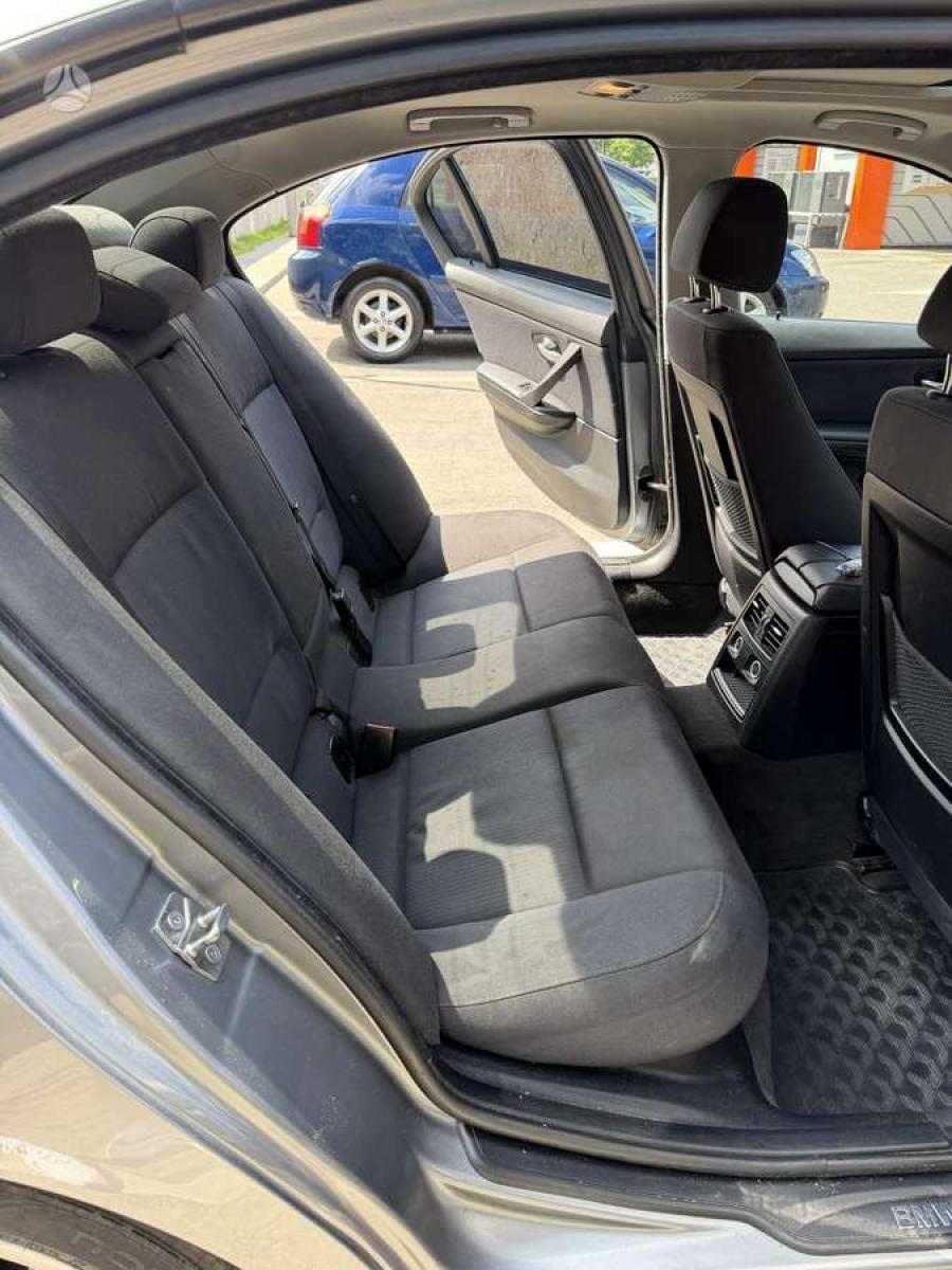 Grey BMW 318 2009 in Vilnius, with an engine capacity of 2.00 L and mileage of 274 thousand km for 3900 €, photo 12 on AUTOMOTO.COM.LV