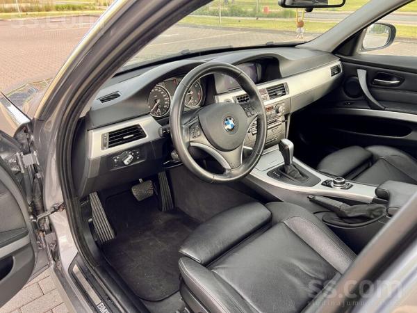 Grey BMW 318 2009 in Riga, with an engine capacity of 2.00 L and mileage of 323 thousand km for 5250 €, photo 5 on AUTOMOTO.COM.LV