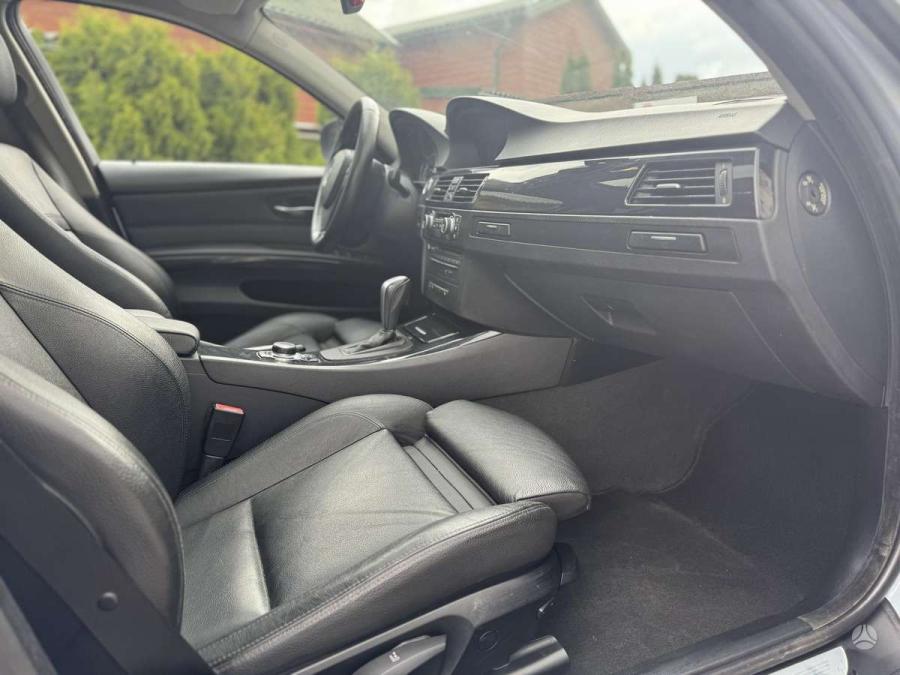 Pelēks BMW 318 2009 Kretinga, ar dzinēja tilpumu 2.00 L un nobraukumu 269 tūkst. km par 6295 €, foto 25 vietnē AUTOMOTO.COM.LV