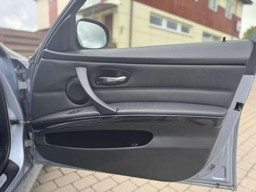 Pelēks BMW 318 2009 Kretinga, ar dzinēja tilpumu 2.00 L un nobraukumu 269 tūkst. km par 6295 €, foto 27 vietnē AUTOMOTO.COM.LV