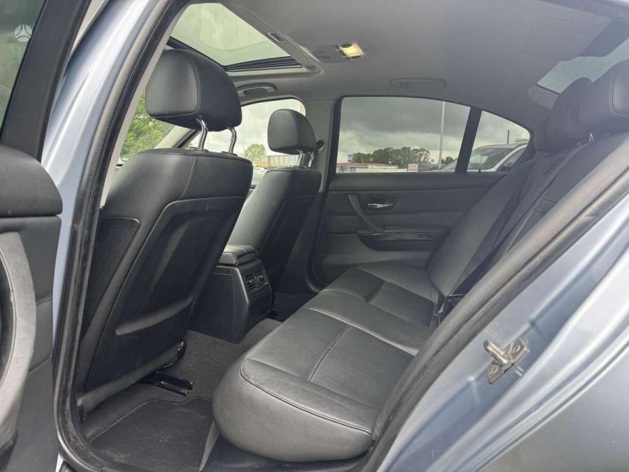 Pelēks BMW 318 2009 Kretinga, ar dzinēja tilpumu 2.00 L un nobraukumu 269 tūkst. km par 6295 €, foto 28 vietnē AUTOMOTO.COM.LV