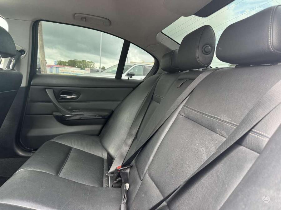 Pelēks BMW 318 2009 Kretinga, ar dzinēja tilpumu 2.00 L un nobraukumu 269 tūkst. km par 6295 €, foto 29 vietnē AUTOMOTO.COM.LV
