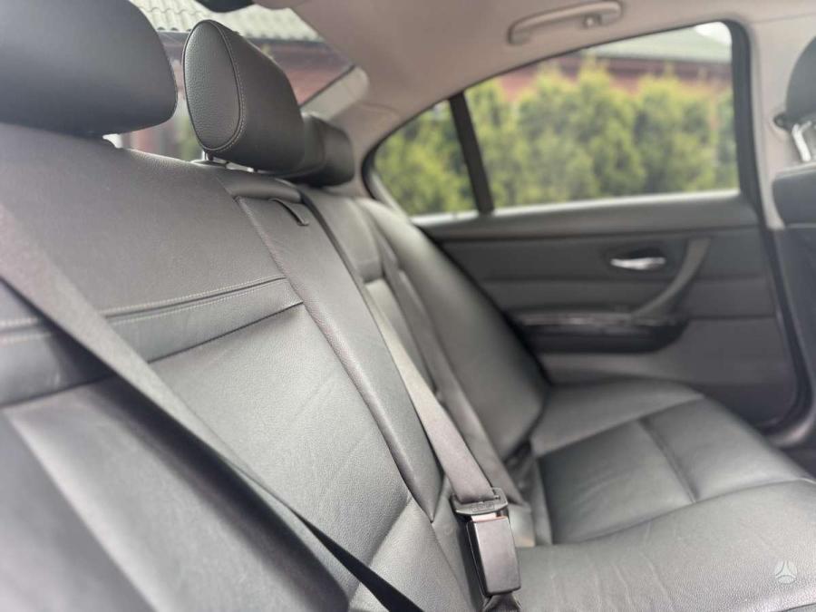 Pelēks BMW 318 2009 Kretinga, ar dzinēja tilpumu 2.00 L un nobraukumu 269 tūkst. km par 6295 €, foto 32 vietnē AUTOMOTO.COM.LV