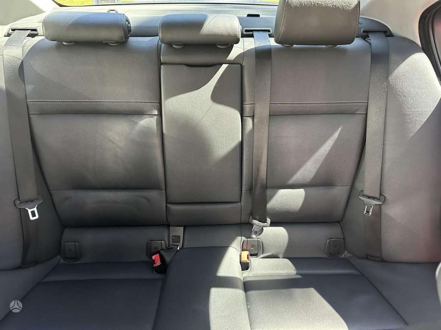Pelēks BMW 318 2009 Vilkaviškis, ar dzinēja tilpumu 2.00 L un nobraukumu 323 tūkst. km par 5900 €, foto 11 vietnē AUTOMOTO.COM.LV