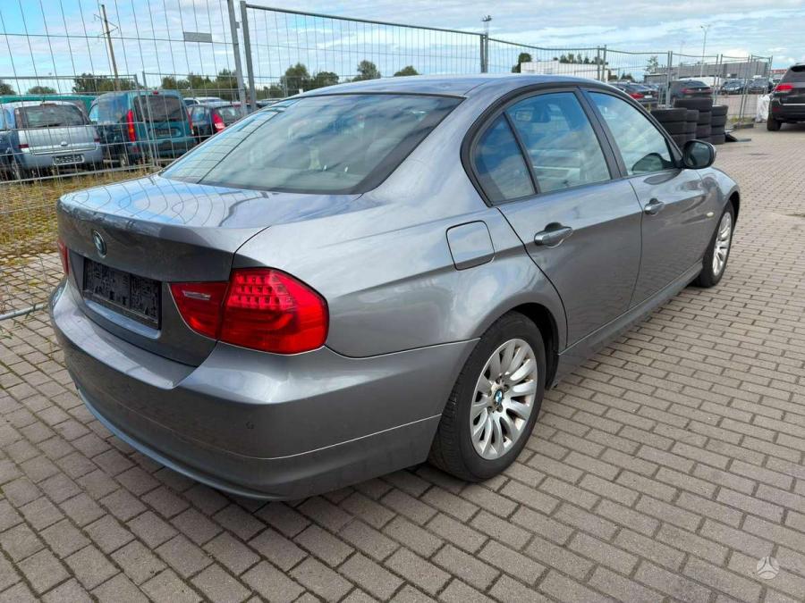 Pelēks BMW 318 2009 Marijampole, ar dzinēja tilpumu 2.00 L un nobraukumu 300 tūkst. km par 1850 €, foto 6 vietnē AUTOMOTO.COM.LV