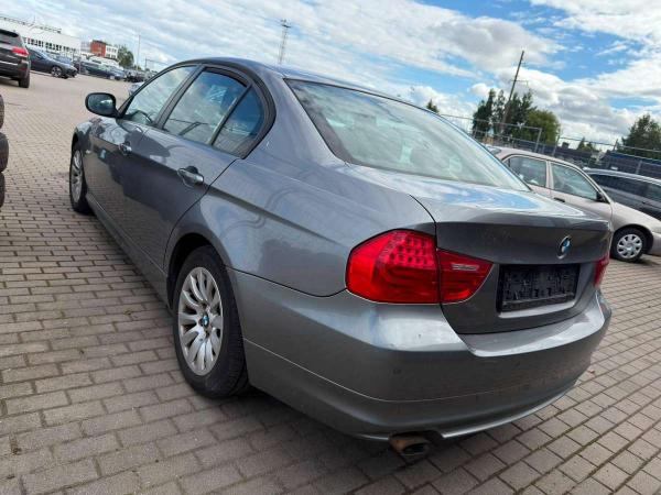 Grey BMW 318 2009 in Marijampole, with an engine capacity of 2.00 L and mileage of 300 thousand km for 1850 €, photo 6 on AUTOMOTO.COM.LV