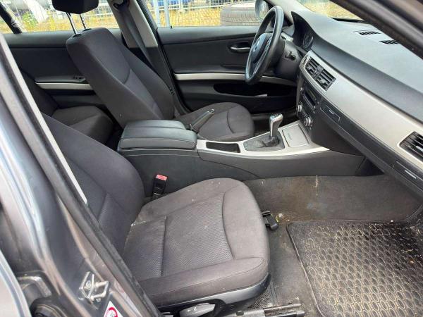 Grey BMW 318 2009 in Marijampole, with an engine capacity of 2.00 L and mileage of 300 thousand km for 1850 €, photo 8 on AUTOMOTO.COM.LV