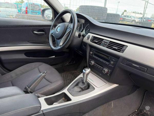 Grey BMW 318 2009 in Marijampole, with an engine capacity of 2.00 L and mileage of 300 thousand km for 1850 €, photo 9 on AUTOMOTO.COM.LV