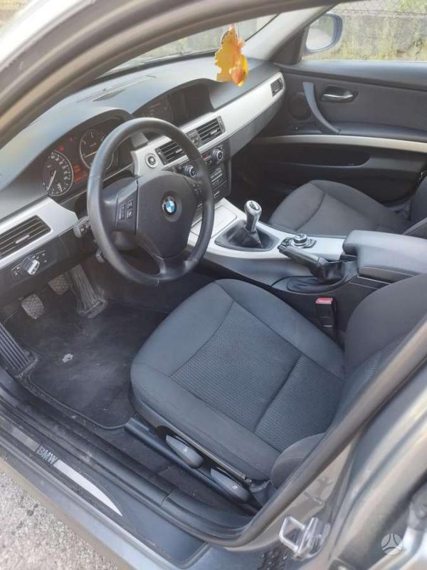 Grey BMW 318 2009 in Vilnius, with an engine capacity of 2.00 L and mileage of 333 thousand km for 3300 €, photo 6 on AUTOMOTO.COM.LV