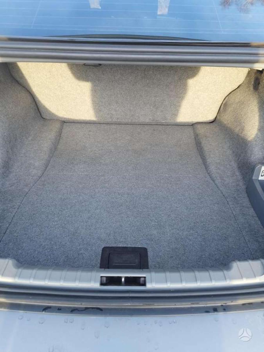 Grey BMW 318 2009 in Vilnius, with an engine capacity of 2.00 L and mileage of 333 thousand km for 3300 €, photo 11 on AUTOMOTO.COM.LV