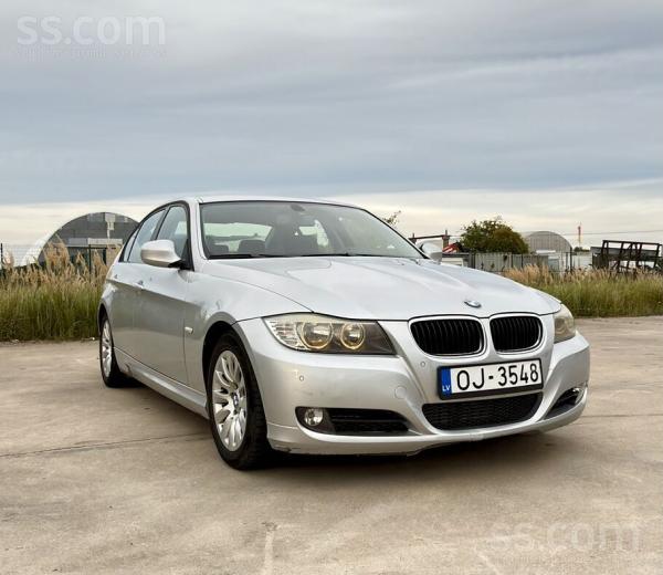 BMW 318 2009 in Liepaja on AUTOMOTO.COM.LV Grey BMW 318 2009 in Liepaja, with an engine capacity of 2.00 L and mileage of 245 thousand km for 2650 €, photo 1 on AUTOMOTO.COM.LV