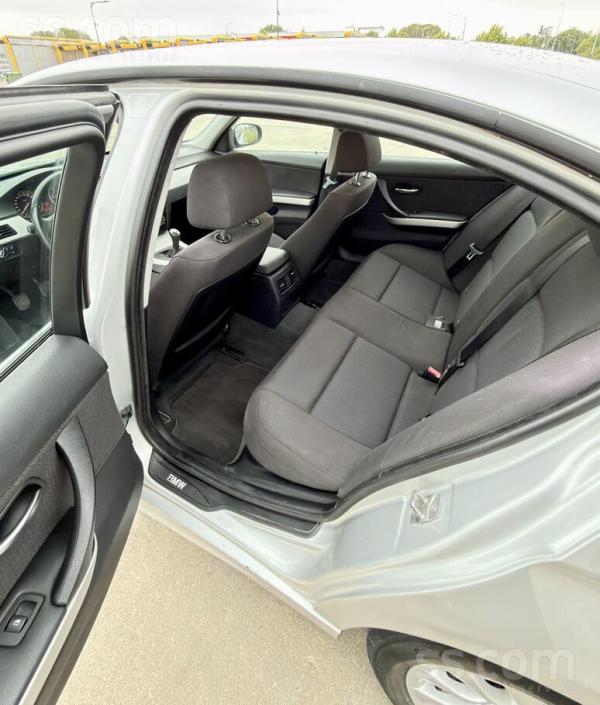 BMW 318 2009 in Liepaja on AUTOMOTO.COM.LV Grey BMW 318 2009 in Liepaja, with an engine capacity of 2.00 L and mileage of 245 thousand km for 2650 €, photo 10 on AUTOMOTO.COM.LV