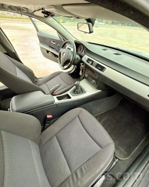 BMW 318 2009 in Liepaja on AUTOMOTO.COM.LV Grey BMW 318 2009 in Liepaja, with an engine capacity of 2.00 L and mileage of 245 thousand km for 2650 €, photo 11 on AUTOMOTO.COM.LV