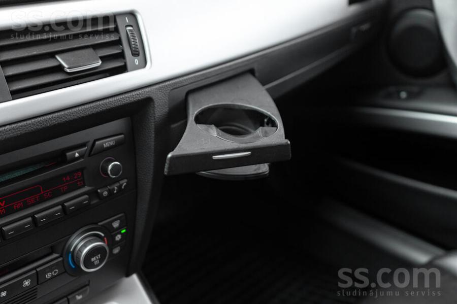 Pelēks BMW 318 2009 Rīga, ar dzinēja tilpumu 2.00 L un nobraukumu 239 tūkst. km par 4950 €, foto 18 vietnē AUTOMOTO.COM.LV