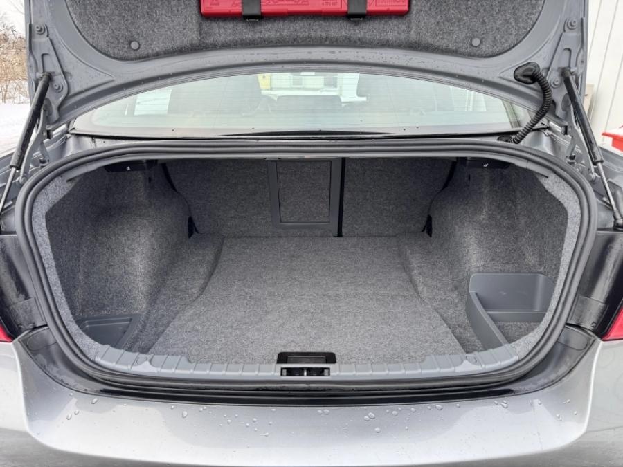 Grey BMW 318 2010 in Riga, with an engine capacity of 2.00 L and mileage of 224 thousand km for 5990 €, photo 8 on AUTOMOTO.COM.LV
