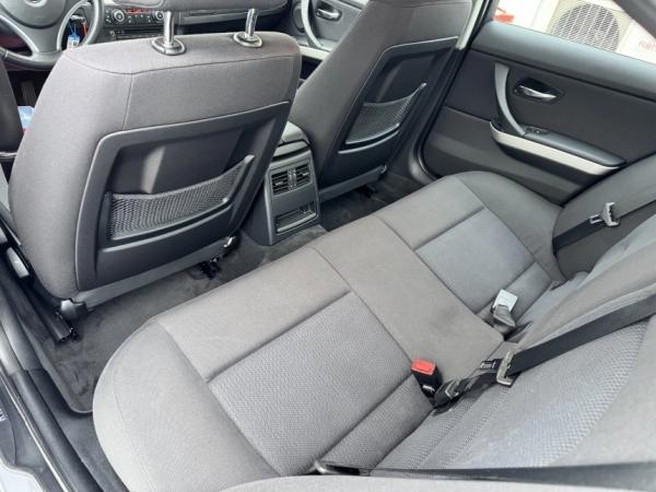 Pelēks BMW 318 2010 Rīga, ar dzinēja tilpumu 2.00 L un nobraukumu 224 tūkst. km par 5990 €, foto 10 vietnē AUTOMOTO.COM.LV