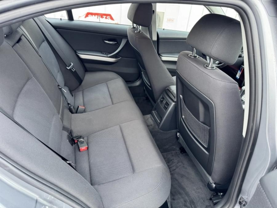 Grey BMW 318 2010 in Riga, with an engine capacity of 2.00 L and mileage of 224 thousand km for 5990 €, photo 29 on AUTOMOTO.COM.LV