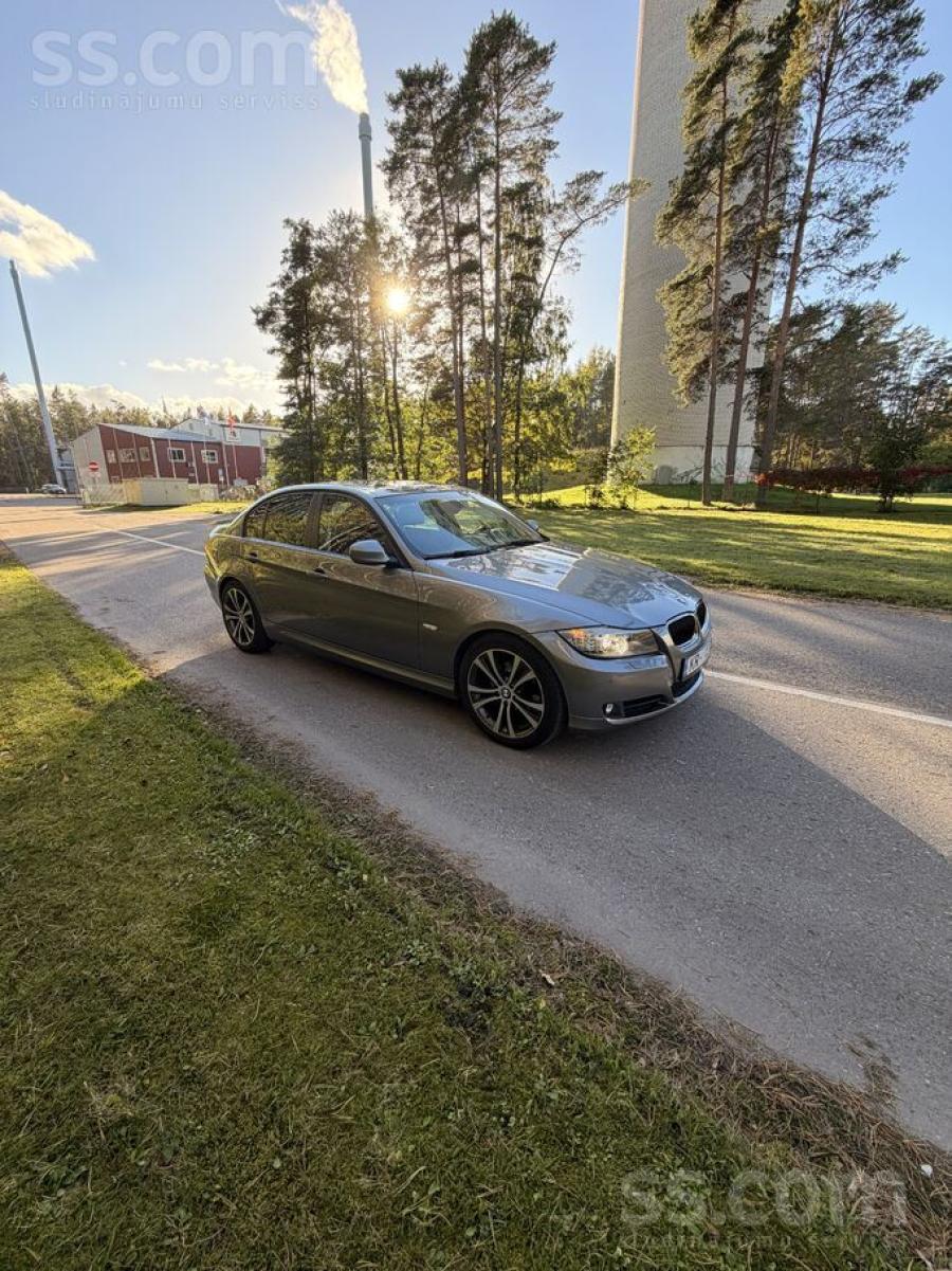 Pelēks BMW 318 2010 Jūrmala, ar dzinēja tilpumu 2.00 L un nobraukumu 118 tūkst. km par 7000 €, foto 1 vietnē AUTOMOTO.COM.LV