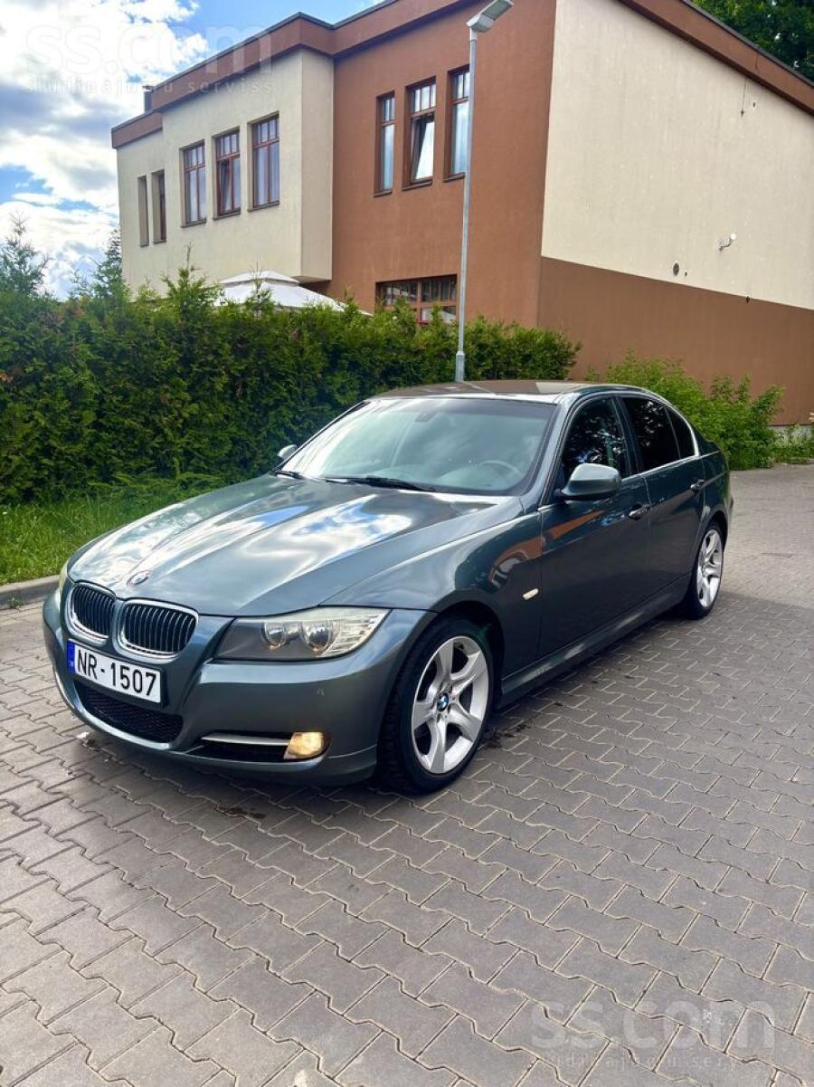 Grey BMW 318 2011 in Riga, with an engine capacity of 2.00 L and mileage of 253 thousand km for 5400 €, photo 1 on AUTOMOTO.COM.LV
