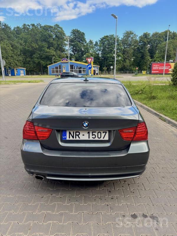 Grey BMW 318 2011 in Riga, with an engine capacity of 2.00 L and mileage of 253 thousand km for 5400 €, photo 4 on AUTOMOTO.COM.LV