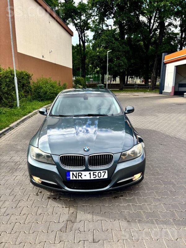 Grey BMW 318 2011 in Riga, with an engine capacity of 2.00 L and mileage of 253 thousand km for 5400 €, photo 7 on AUTOMOTO.COM.LV