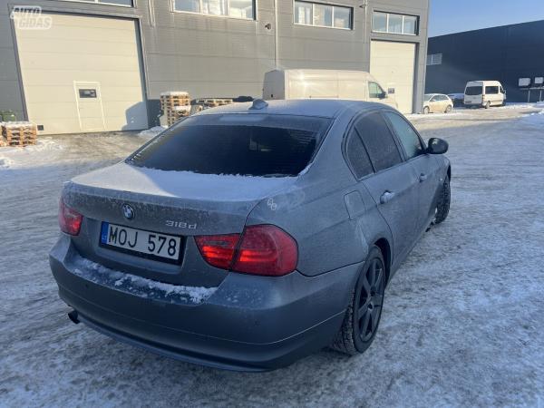 Grey BMW 318 2012 in Kaunas, with an engine capacity of 2.00 L and mileage of 290 thousand km for 3900 €, photo 4 on AUTOMOTO.COM.LV