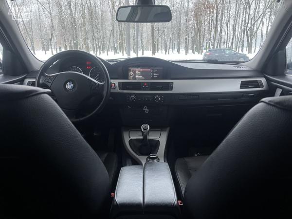 Grey BMW 318 2012 in Kaunas, with an engine capacity of 2.00 L and mileage of 290 thousand km for 3900 €, photo 8 on AUTOMOTO.COM.LV