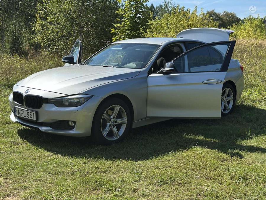Pelēks BMW 318 2012 Viļņa, ar dzinēja tilpumu 2.00 L un nobraukumu 312 tūkst. km par 6000 €, foto 4 vietnē AUTOMOTO.COM.LV