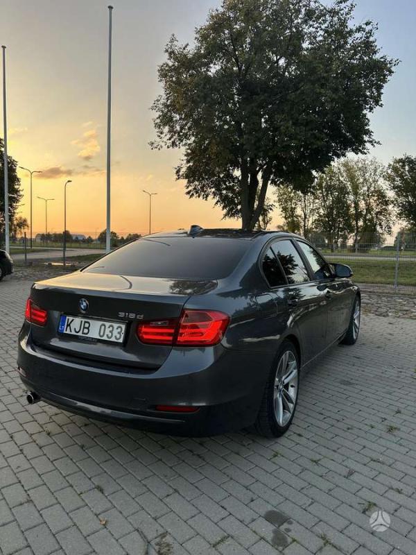 БМВ 318 2013 в Каунас на AUTOMOTO.COM.LV Серый БМВ 318 2013 в Каунас, объемом двигателя 2.00 л и пробегом 356 тыс. км за 6200 €, фото 4 на AUTOMOTO.COM.LV