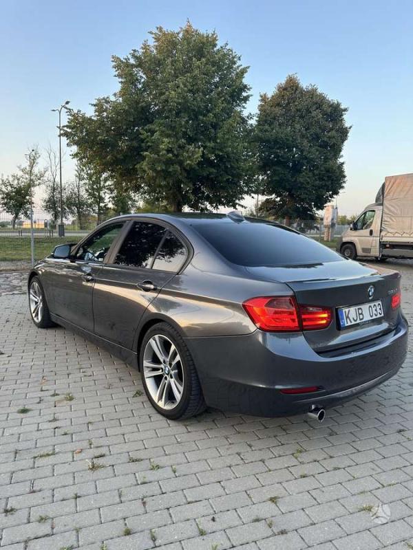 БМВ 318 2013 в Каунас на AUTOMOTO.COM.LV Серый БМВ 318 2013 в Каунас, объемом двигателя 2.00 л и пробегом 356 тыс. км за 6200 €, фото 5 на AUTOMOTO.COM.LV