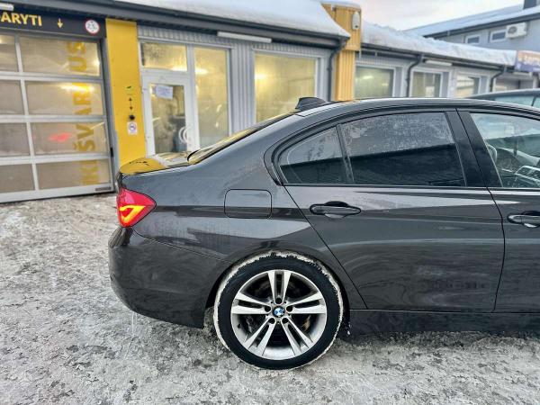 Pelēks BMW 318 2017 Šauļi, ar dzinēja tilpumu 1.50 L un nobraukumu 174 tūkst. km par 9200 €, foto 11 vietnē AUTOMOTO.COM.LV