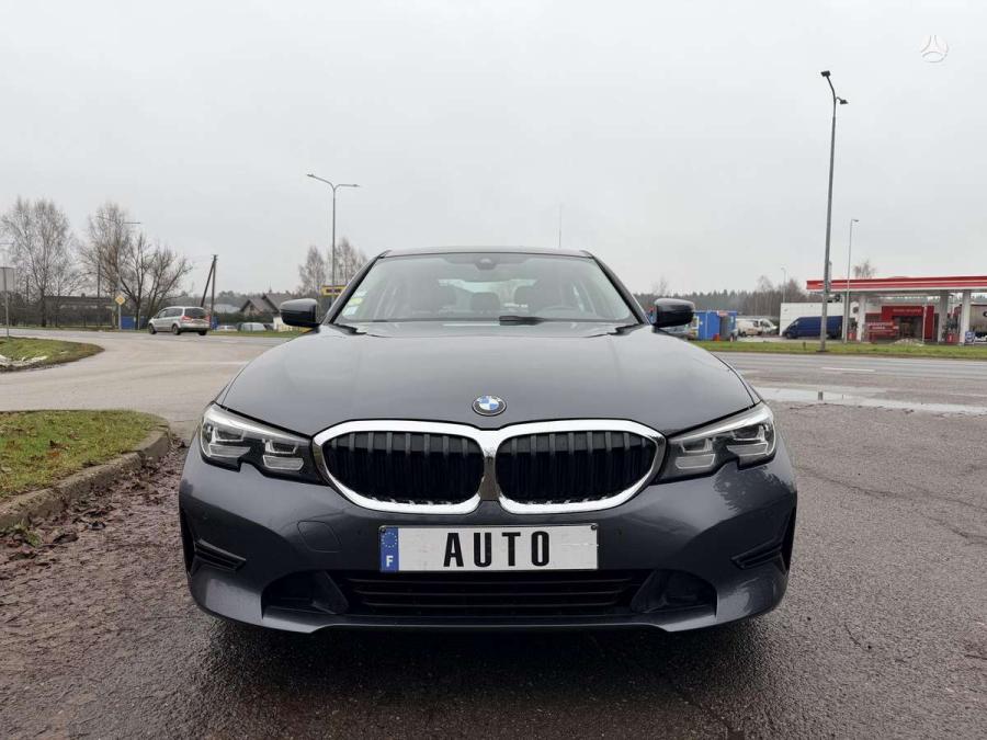 Grey BMW 318 2020 in Taurage, with an engine capacity of 2.00 L and mileage of 287 thousand km for 16499 €, photo 2 on AUTOMOTO.COM.LV