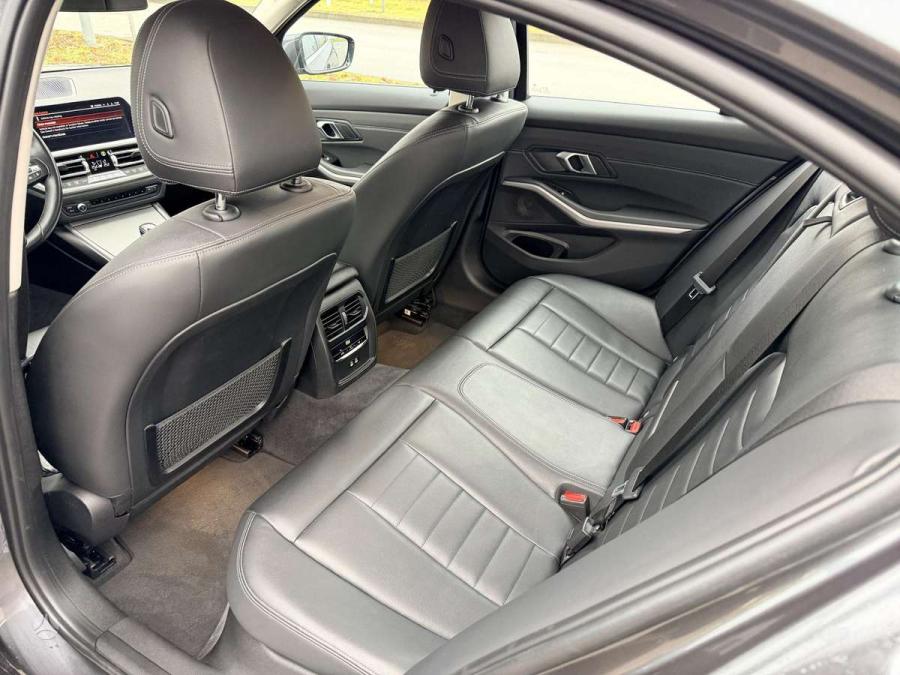 Grey BMW 318 2020 in Taurage, with an engine capacity of 2.00 L and mileage of 287 thousand km for 16499 €, photo 34 on AUTOMOTO.COM.LV
